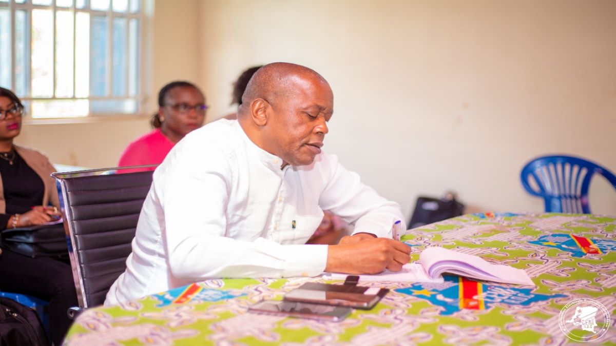 Le Président Denis Kadima a travaillé avec les agents et cadres de la ...