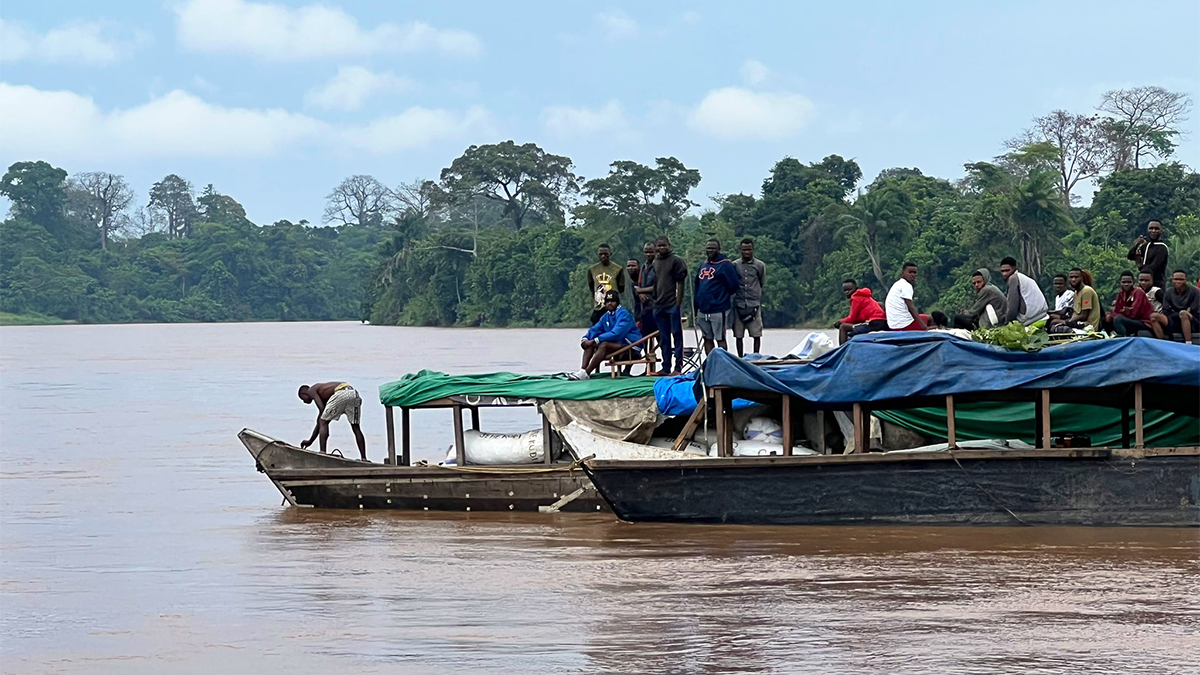 Une embarcation attaquée par les assaillants sur le fleuve Congo à ...