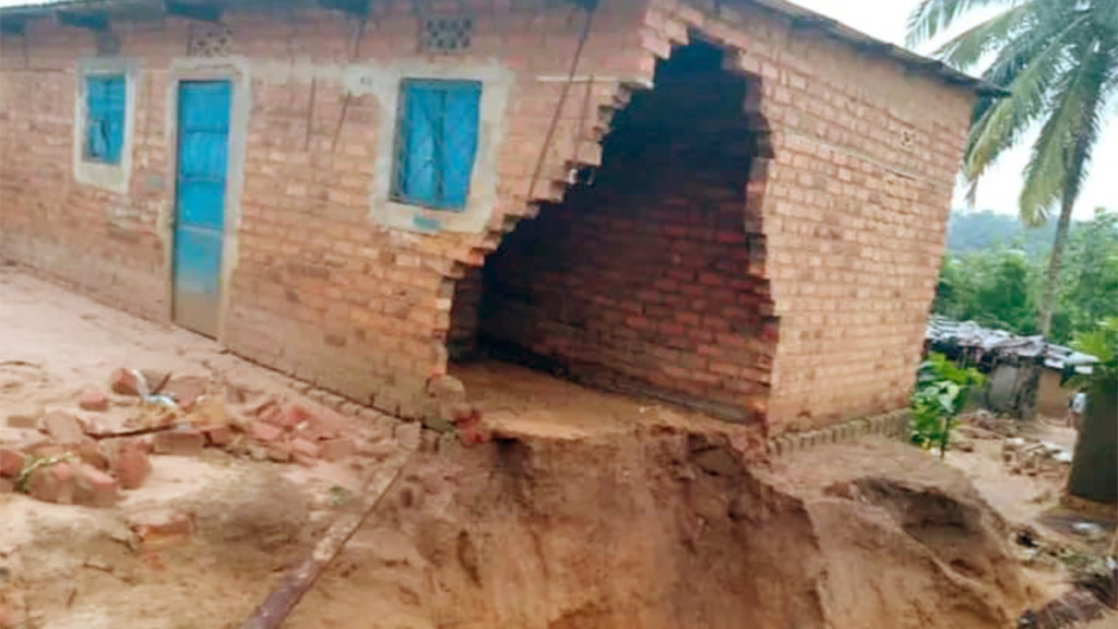 Kasaï : plusieurs infrastructures menacées par les érosions à Kamonia ...