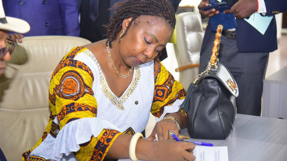 Dominique Munongo a déposé sa candidature au poste de rapporteur adjoint à l’Assemblée nationale ...