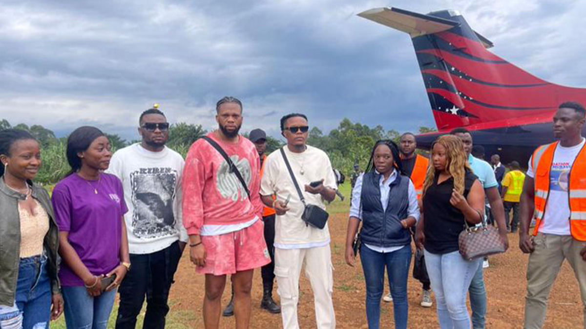 Zozo Machine et Yuma Dash du groupe MPR à Beni pour réconforter la ...