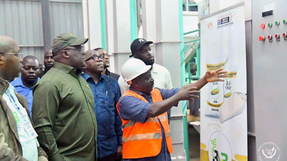 Félix Tshisekedi a assisté au montage des usines de transformation de maïs et de manioc à ...